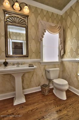 Top 10 Powder Rooms With Pedestal Sinks - Get Inspired!