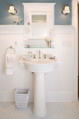 Top 10 Powder Rooms With Pedestal Sinks - Get Inspired!
