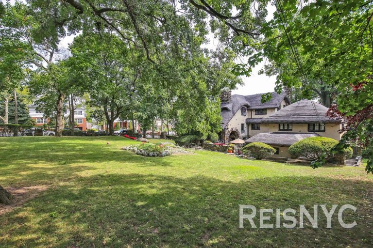 An Epic Fairytale Gingerbread House In Brooklyn - And My Connection!