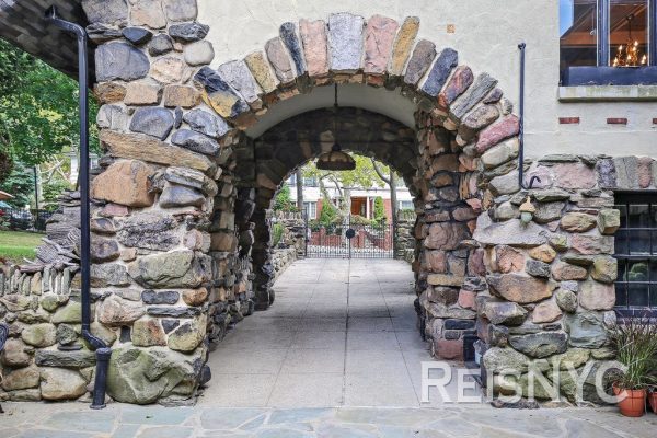 An Epic Fairytale Gingerbread House In Brooklyn - And My Connection!