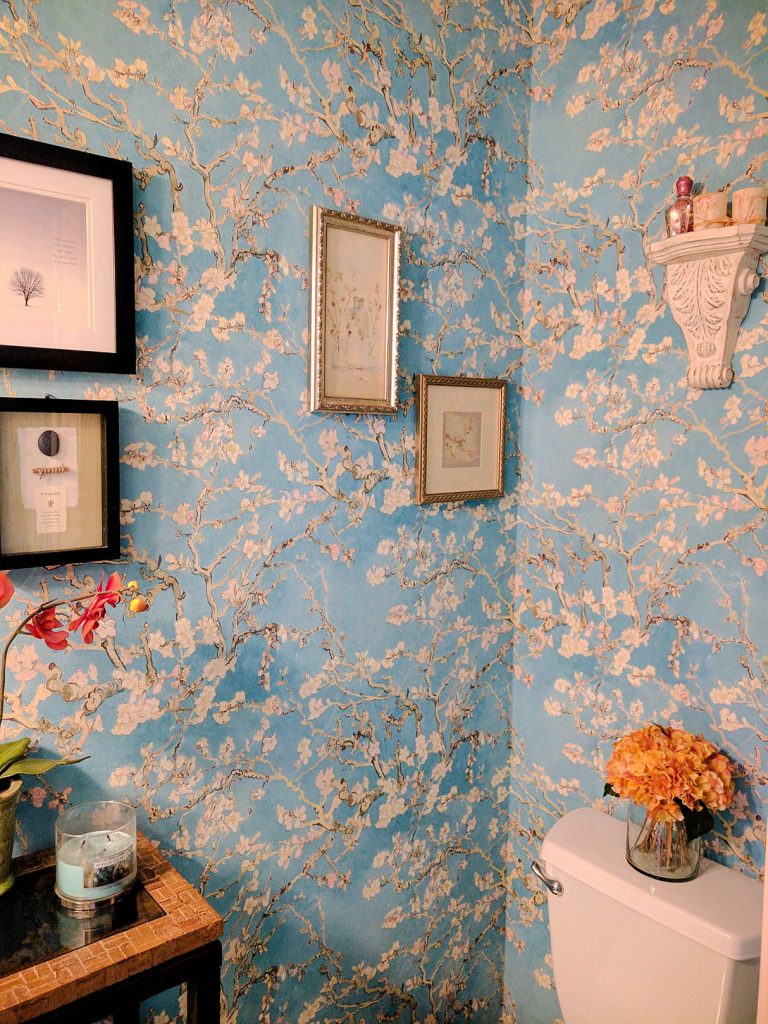 Top 10 Powder Rooms With Pedestal Sinks - Get Inspired!