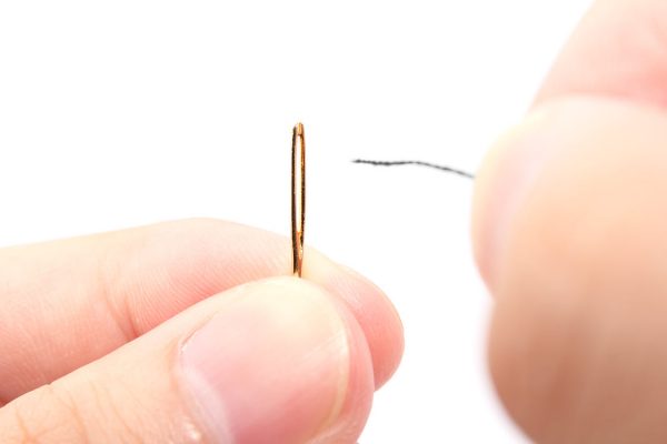 Threading A Needle The Easy Way - This Is The Best Hack Ever!