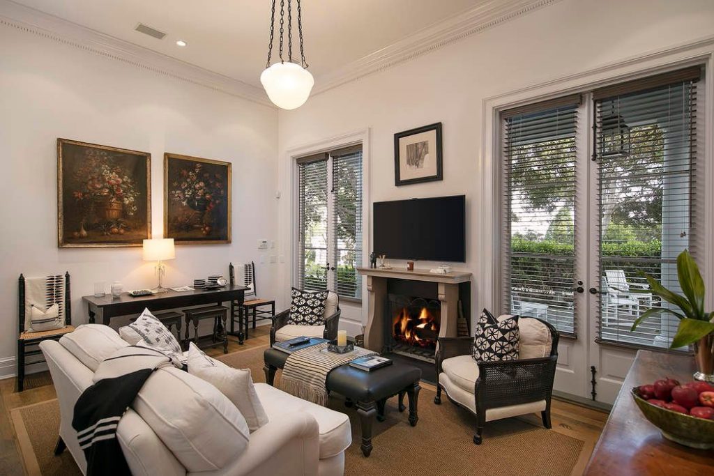 Rob Lowe Has A Dreamy California Estate & You Need To See It!