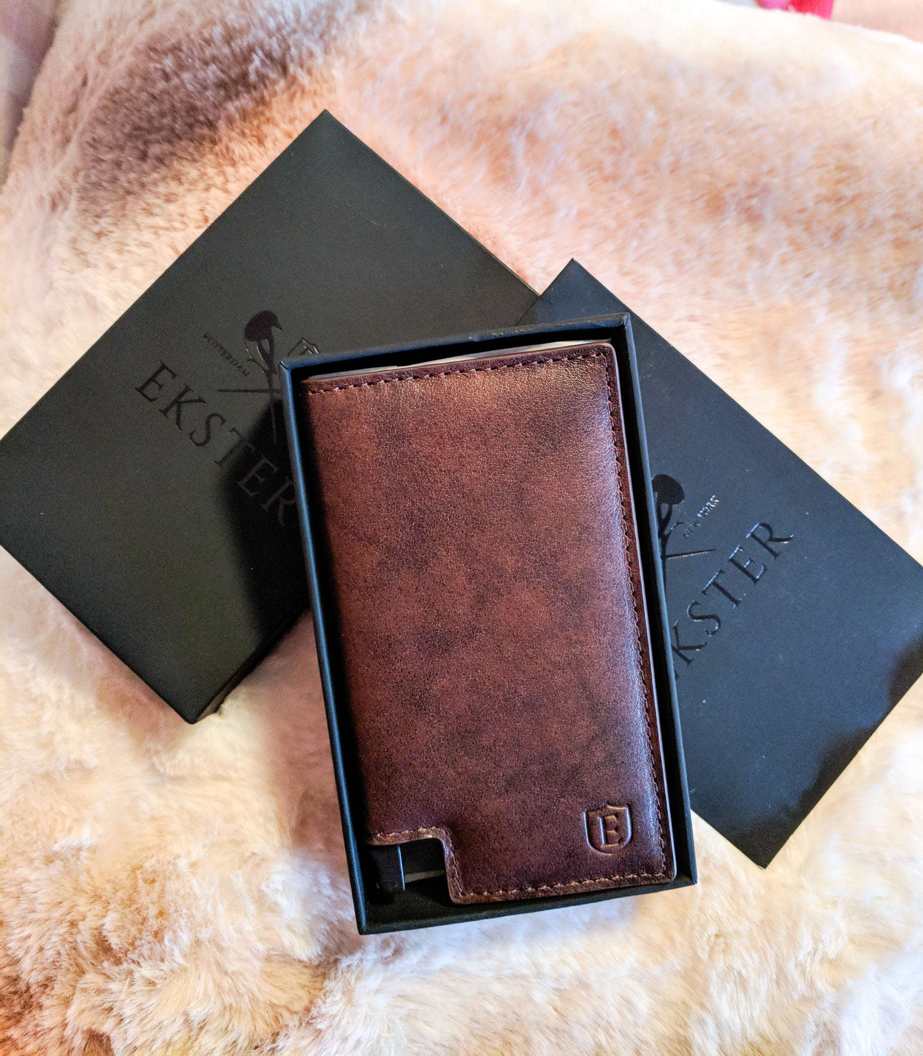 The Perfect Holiday Gift! Ultra-Slim Trackable Smart Wallet!