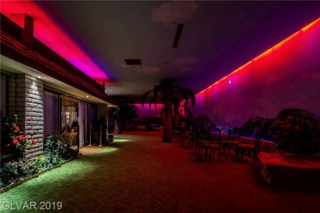 Luxury Underground Bunker - You Really Need To See This!