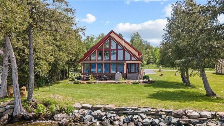 Step Inside This Luxe Colorful Lake House For Inspiration