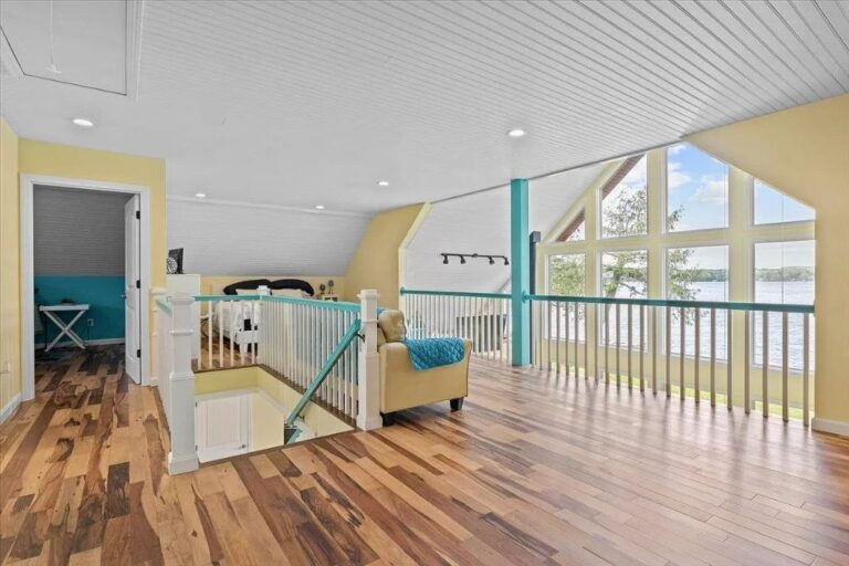 Step Inside This Luxe Colorful Lake House For Inspiration