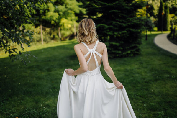 How To Wear A Backless Dress With Or Without A Bra